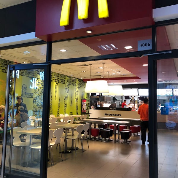 McDonald's 麥當勞 - Fast Food Restaurant in Macau