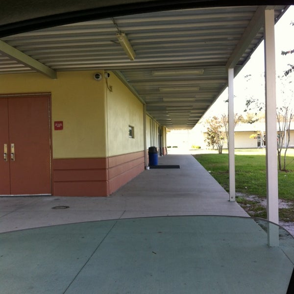 Lockhart Middle School - Middle School in Lockhart