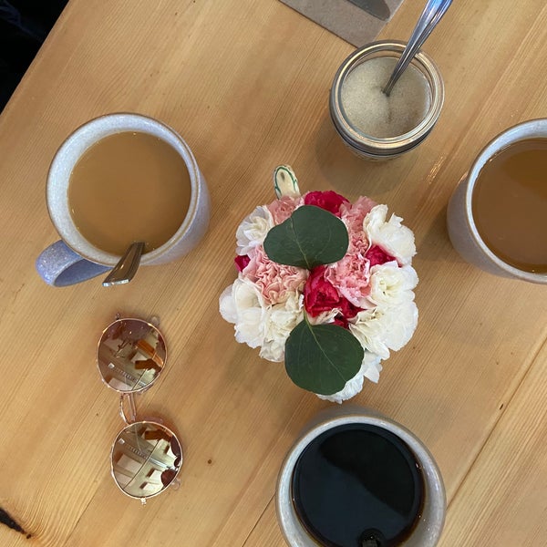 Under the High Wheel - Café in Ritchie