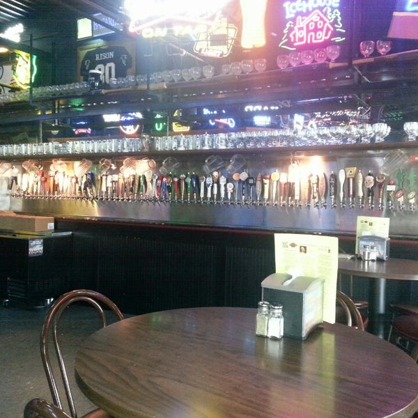 Summits Wayside Tavern - Sports Bar