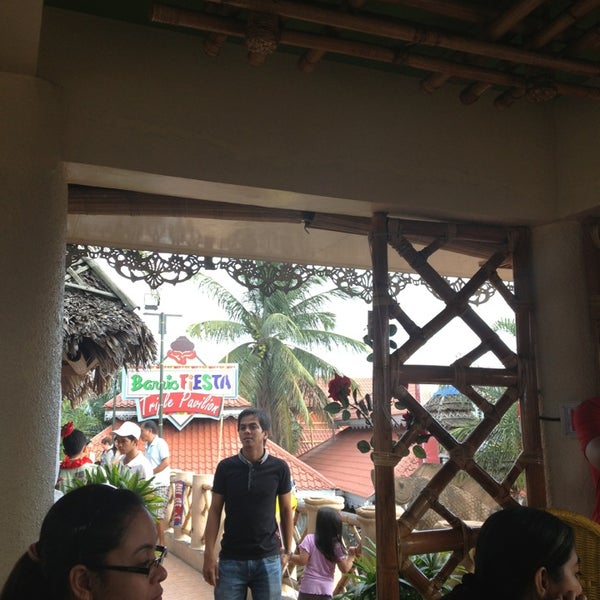 Isdaan Floating Restaurant - 84 tips