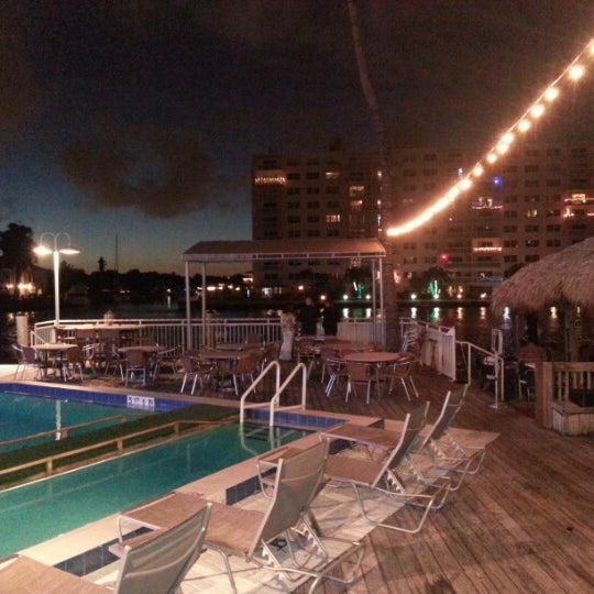 Shooters Waterfront - 90 tips from 3579 visitors