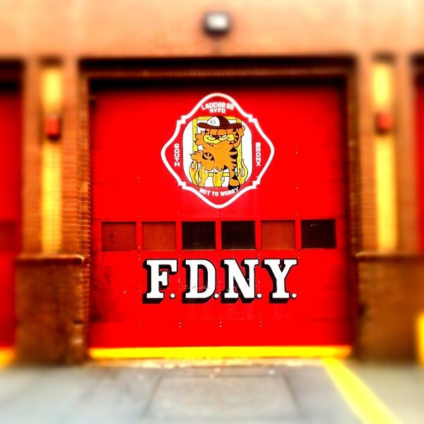 FDNY Engine 71/Ladder 55 - Melrose - 720 Melrose Ave