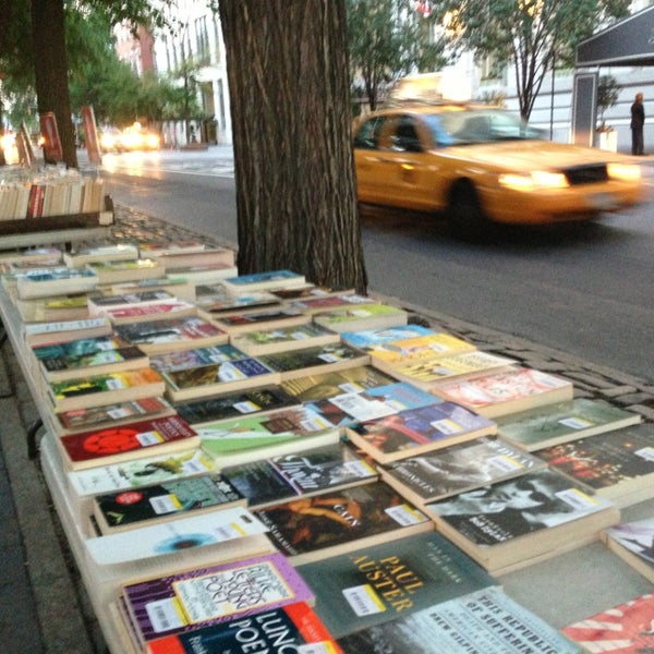 Strand Book Store Stand - Central Park - 5 Avenue A