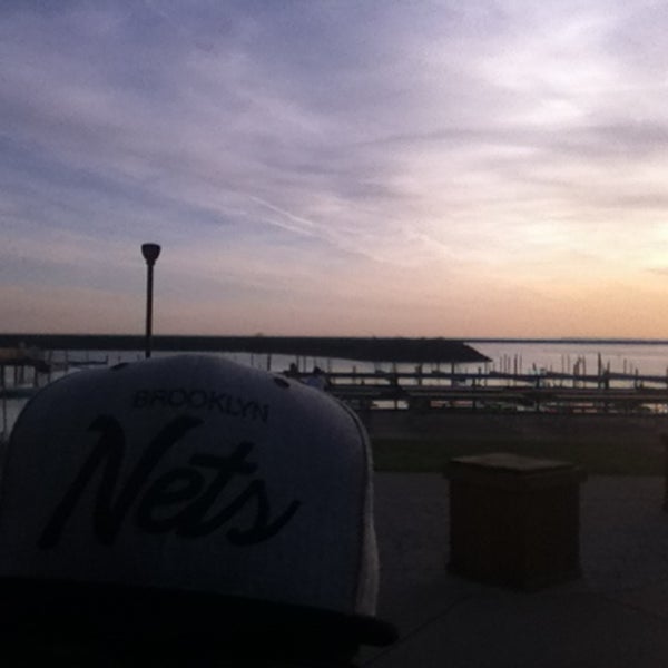 Dug's Dive (Now Closed) - American Restaurant in Buffalo River