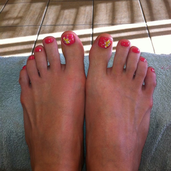 Hawaiian Toe Nail Art