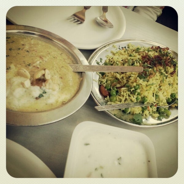 Café Noorani - Tardeo - 54 tips from 877 visitors