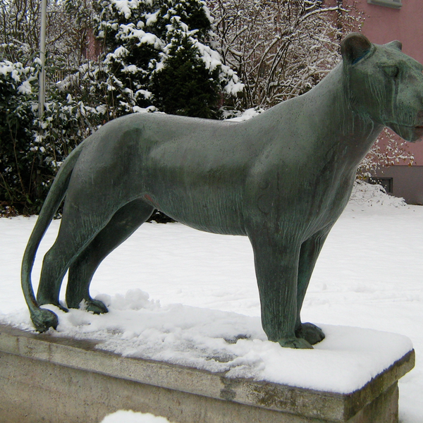 Löwin (Skulptur, um 1940, Arnold Huggler) - Public Art in Affoltern