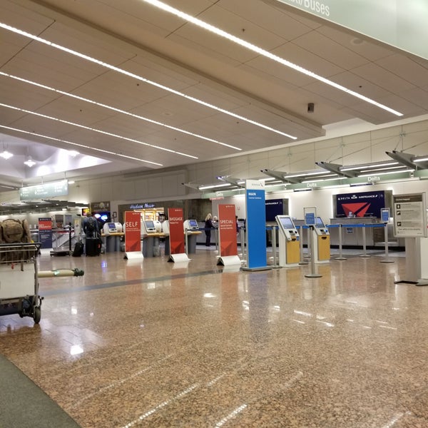 Delta Air Lines Ticket Counter - Anchorage International Airport ...