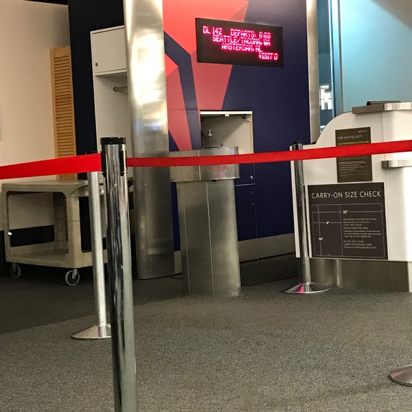 Gate B6 - Airport Gate in Anchorage