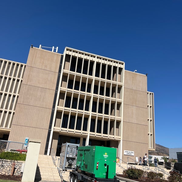 John M. Pfau Library - Cal State University San Bernardino - San ...