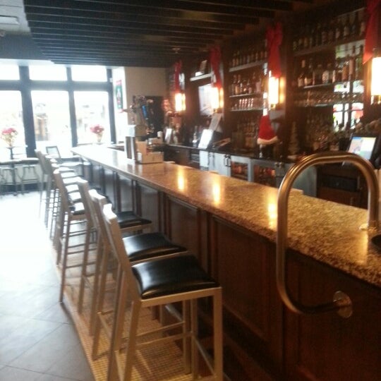 Village Square Bar & Grill - 3 tips from 112 visitors