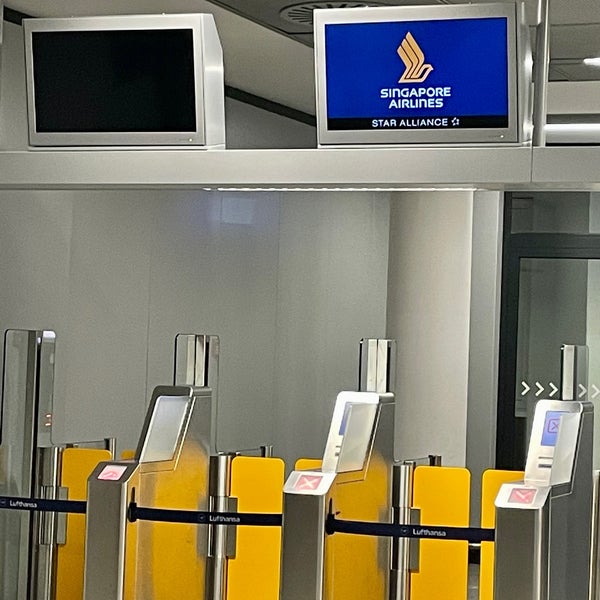 Gate B22 - Flughafen - 1122 visitors