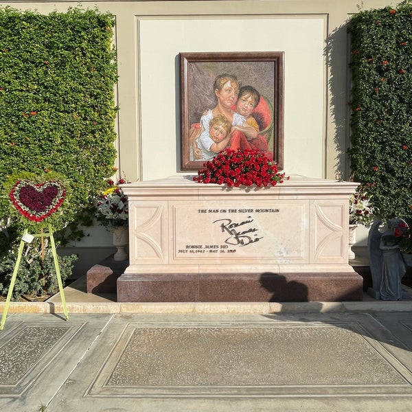 Ronnie James Dio Grave