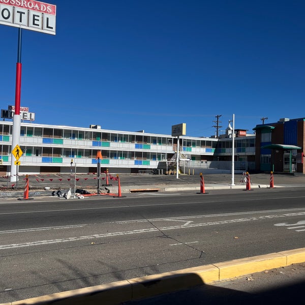 Crossroads Motel - 2 tips