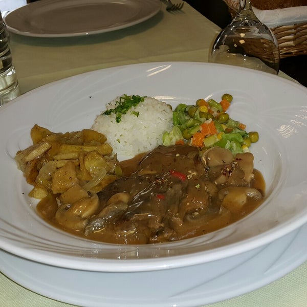 Akdeniz Restoran - 6 tips from 702 visitors