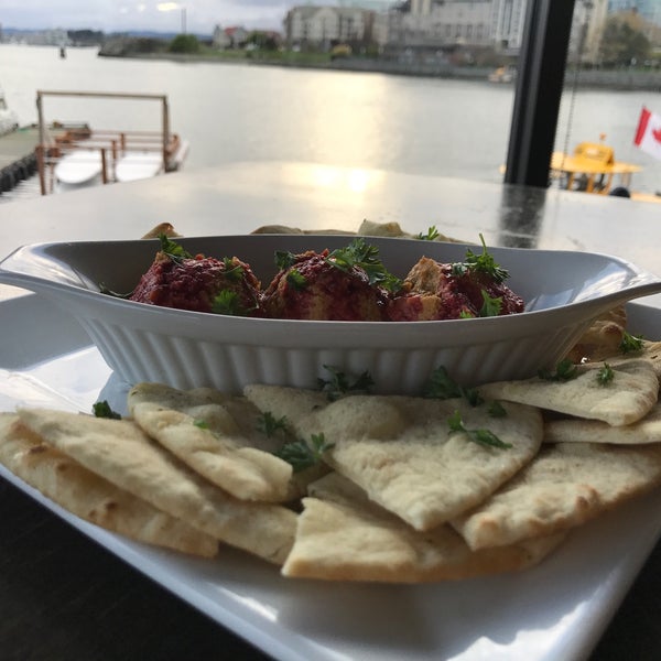Lido Waterfront Bistro - Restaurant in Victoria bc