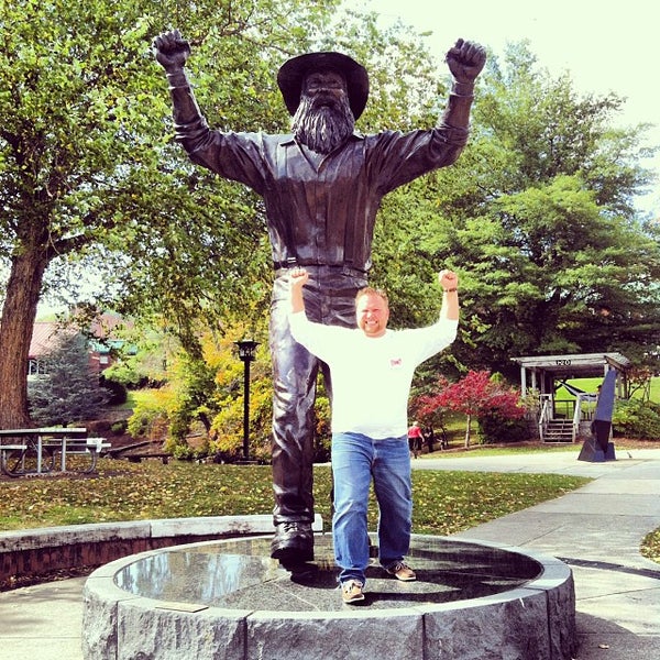 Yosef Statue - Rivers St.