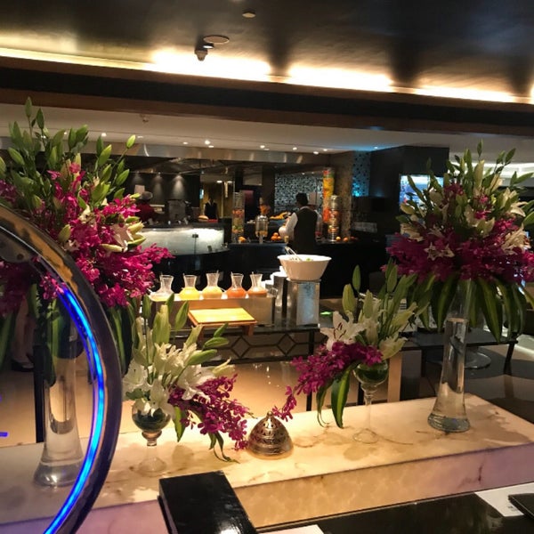 The Earth Plate - Restaurant in Airport