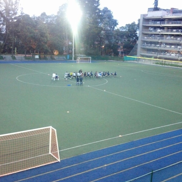 Cancha de Fútbol Universidad JAVERIANA - College Stadium in Chapinero