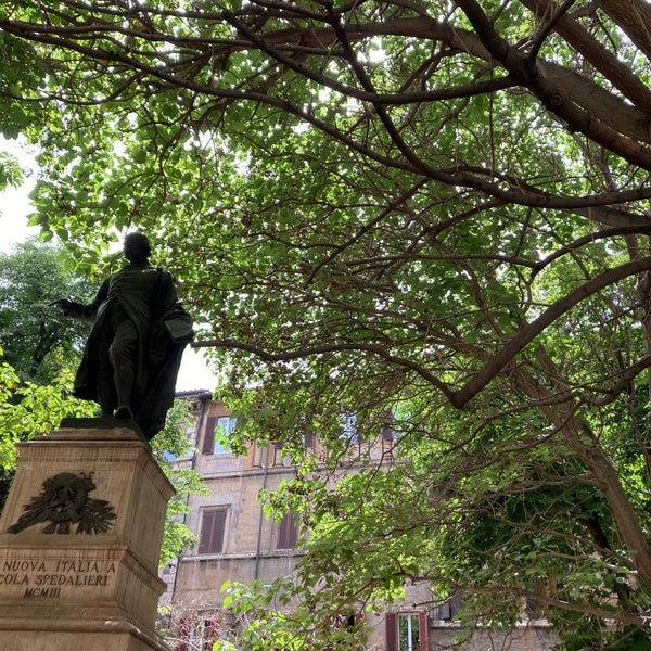 Piazza Sforza Cesarini
