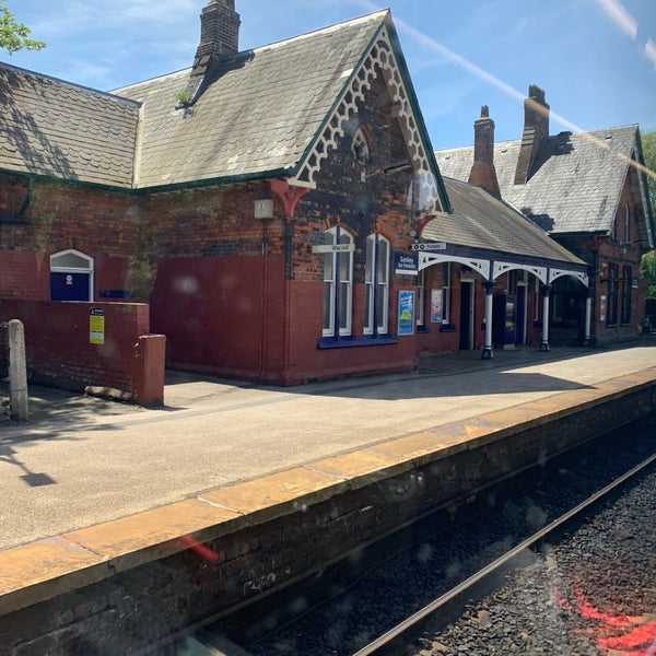 Sankey for Penketh Railway Station (SNK) - Station Approach Road