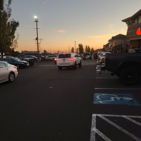 Woodburn Premium Outlets - 1001 Arney Rd