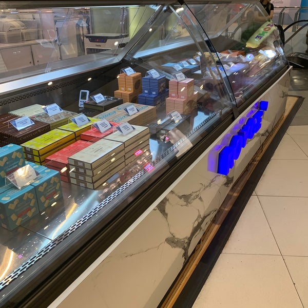 Royce' - Chocolate Store in Bagong Pag-Asa