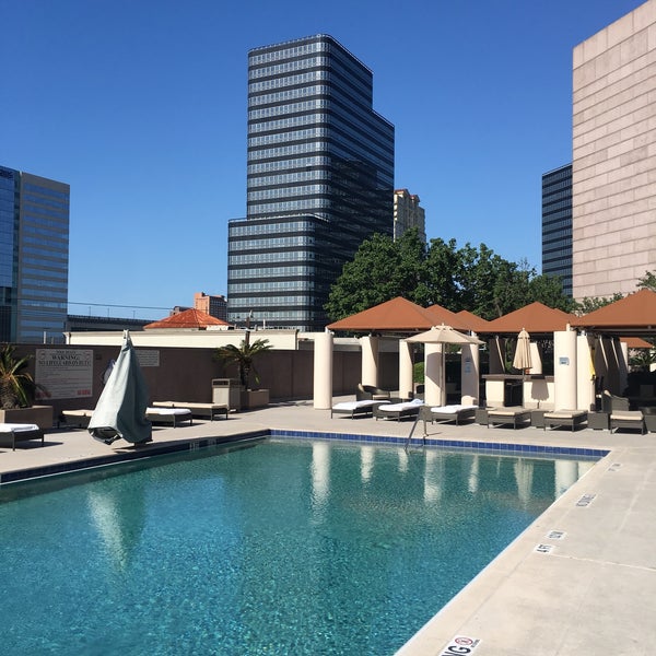 Hilton Rooftop Pool - Hotel Pool in Houston
