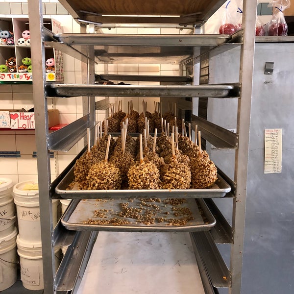 The Fudge Pot - Old Town - 1532 N Wells St