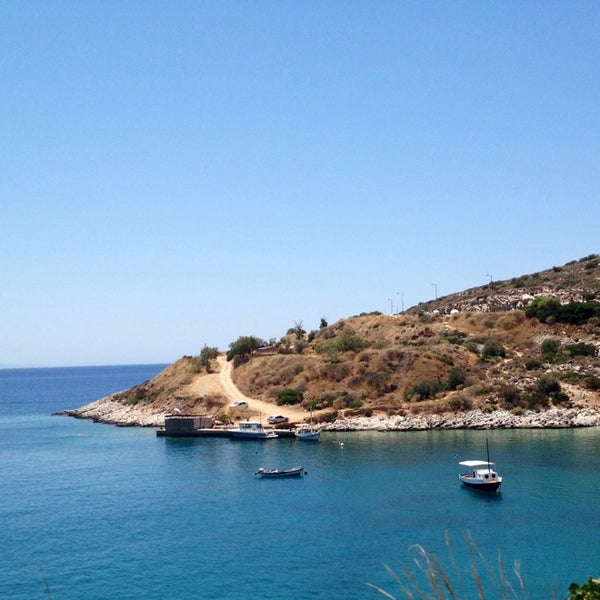 Γαλάζια Ακτή (Blue Beach) - 37ο χλμ Αθηνών-Σουνίου