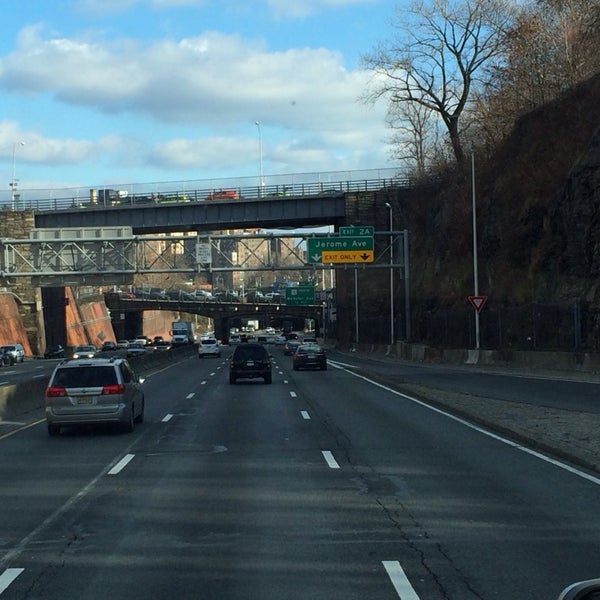 New York Public Library - Grand Concourse Library - Library in Mount Eden