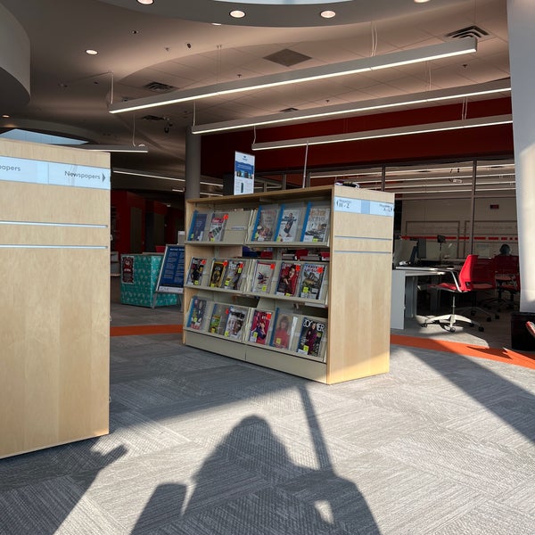Oakville Public Library (Iroquois) - College Library