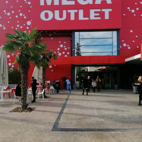 Mega Outlet - Shopping Mall in Pyĺaia