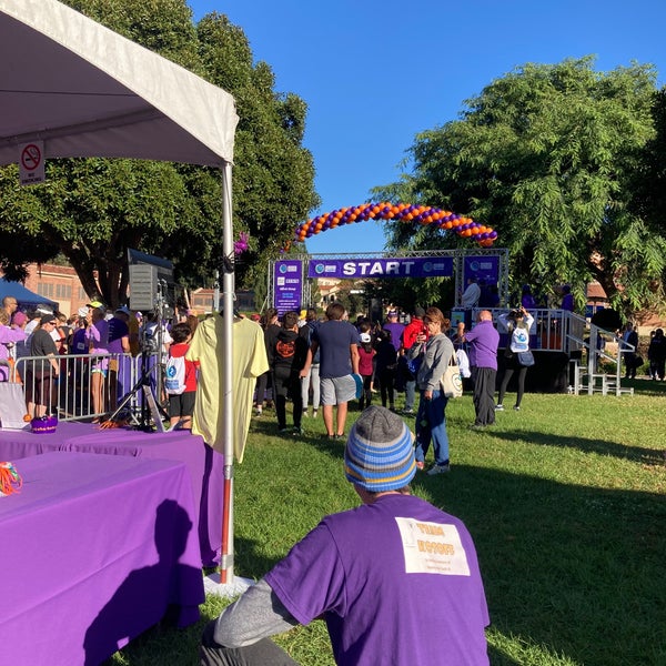 UCLA Wilson Plaza - College Quad in Los Angeles