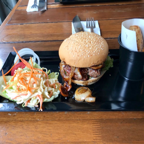 The Garage Burger & Grill - Burger Joint in Pathum Wan