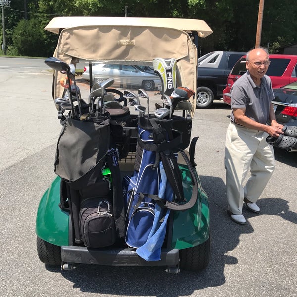 Lakeshore Golf Course - 2 tips from 335 visitors