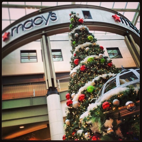 Santa Claus at Lenox Square (Now Closed) - Lenox - 0 tips
