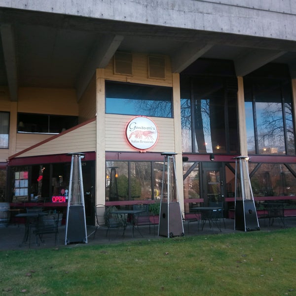 Gamberetti's Italian Restaurant - 325 High St SE
