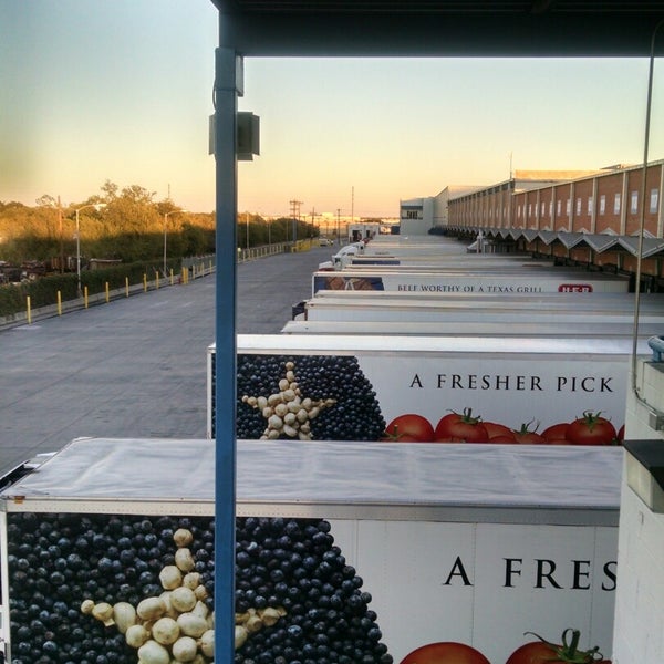 H-E-B Distribution Center - 4710 N Interstate 35