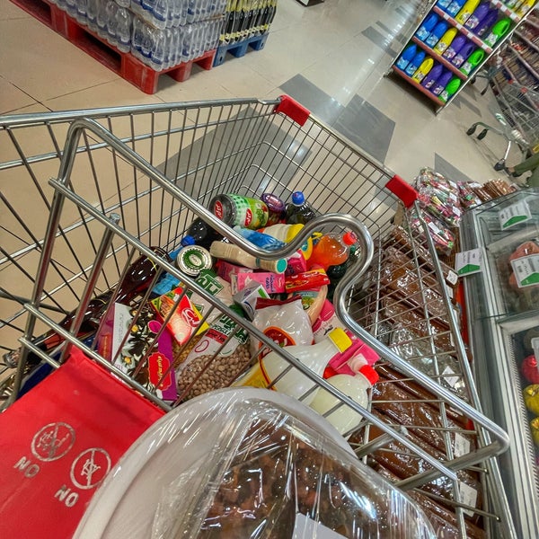 Refah Department Store | فروشگاه زنجیره‌ای رفاه - 6 tips from 4821 visitors