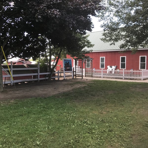 McCray's Farm and Country Creamery - Farm in South Hadley