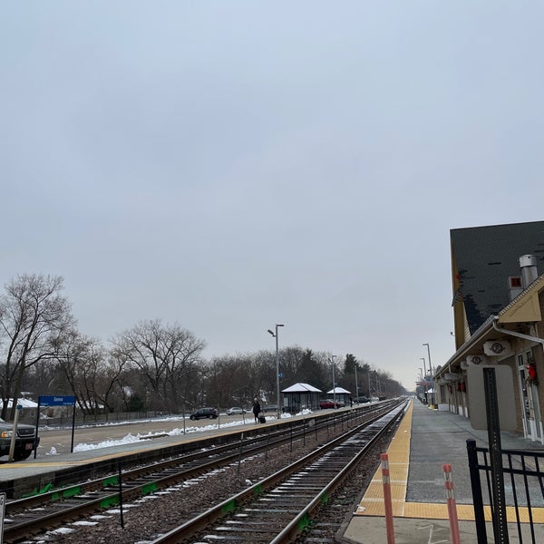 Metra - Geneva Station - Rail Station in Geneva