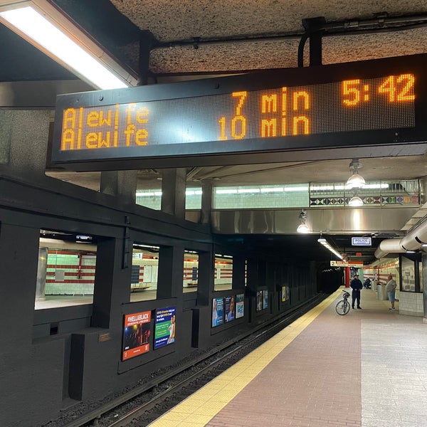 MBTA Andrew Station - Metro Station in Columbus Park - Andrew Square