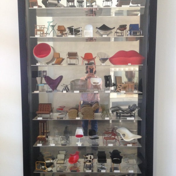 Modern Props - Art Gallery