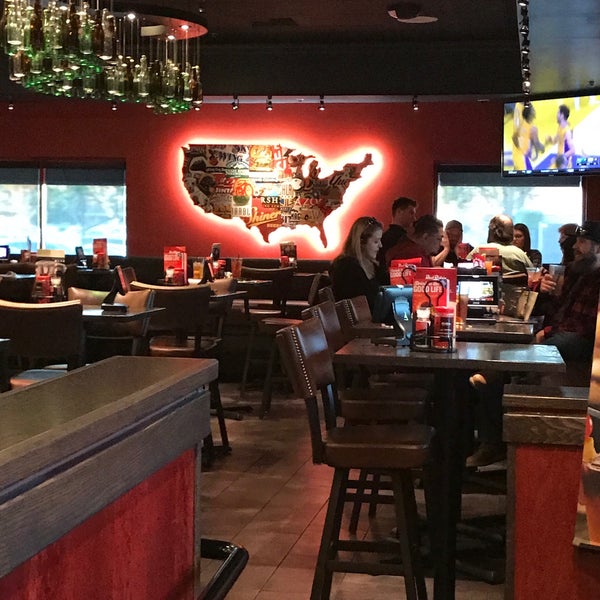 Red Robin Gourmet Burgers and Brews - Mooney - 2015 S Mooney Blvd