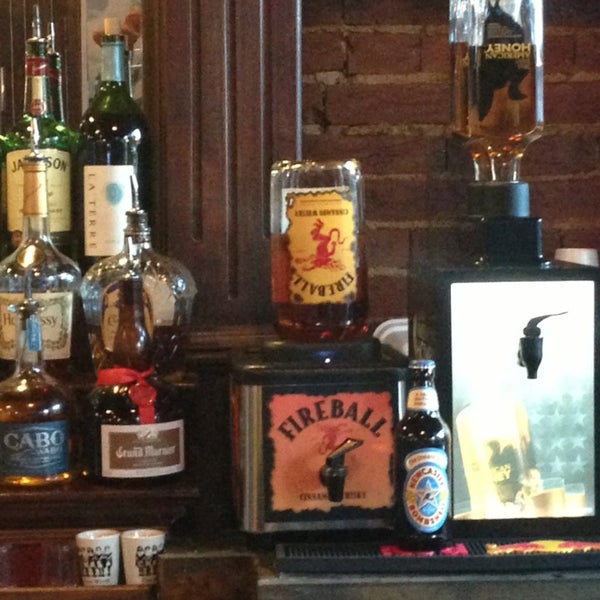 Bombshell Bar & Grill - Saint Charles - 221 N Main St