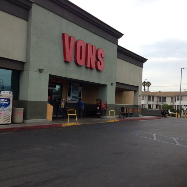 VONS - Grocery Store in PICO