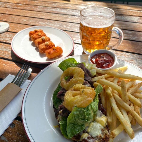 Half Moon - Pub