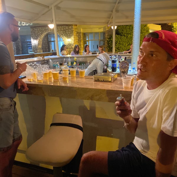 Fenix Bar - 85 visitors